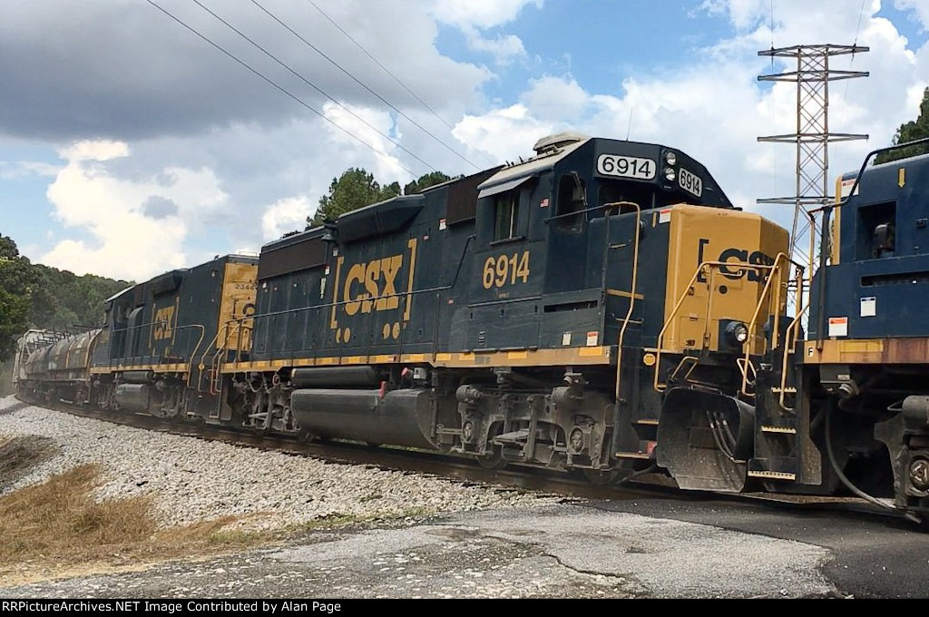 CSX GP40-2 6914 runs sixth of seven units rolling SB